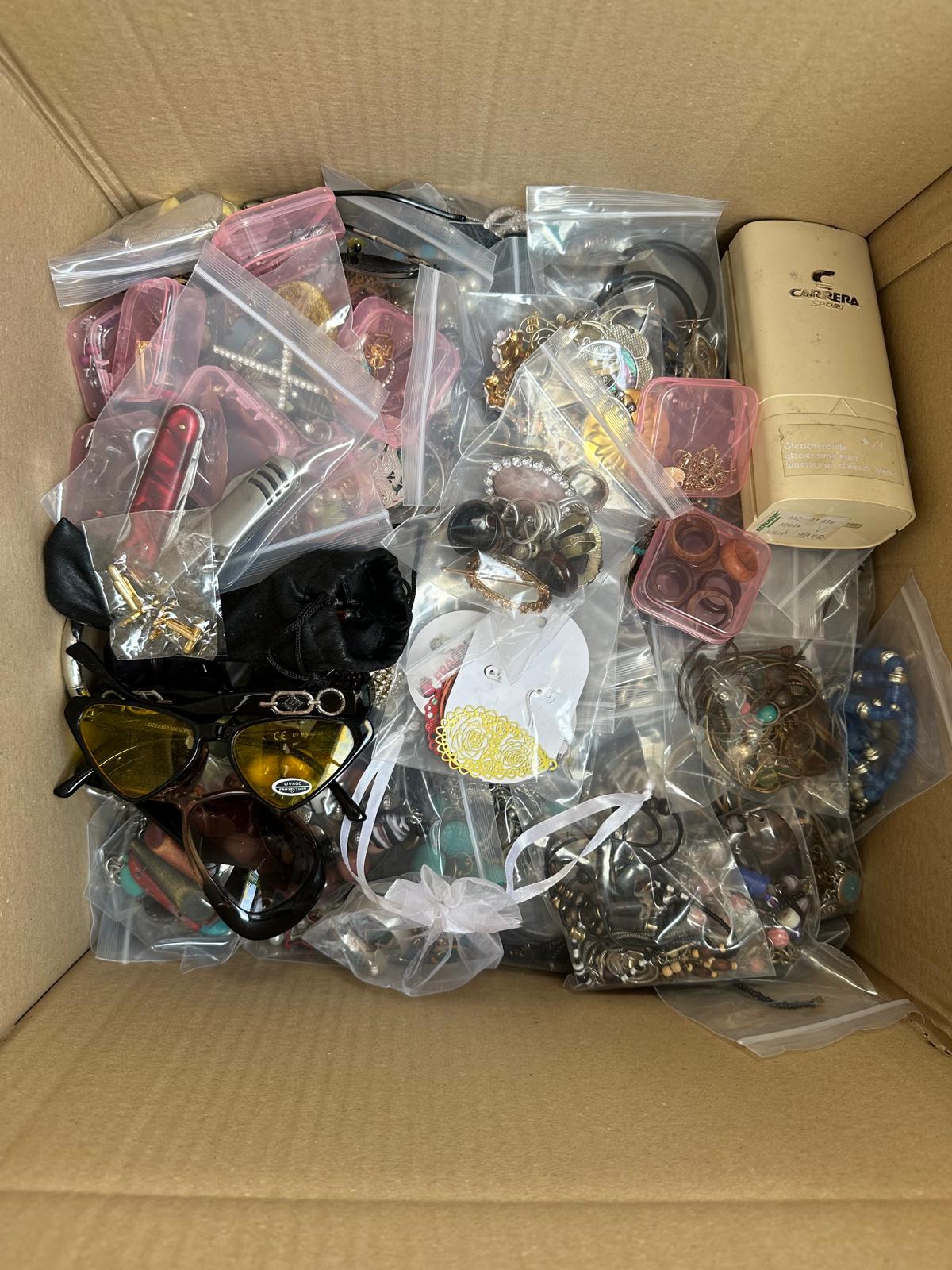 Bijoux and Miscellaneous Mix – Italian Vintage Wholesale